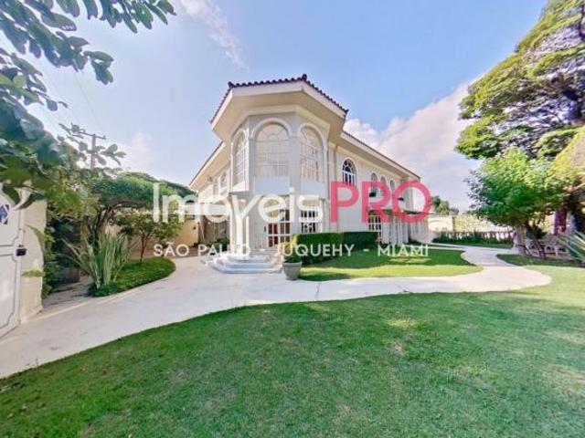 Exclusiva Casa de Cinema no Jardim Everest, Cidade Jardim, com 5 suítes e 700 m² de terreno!