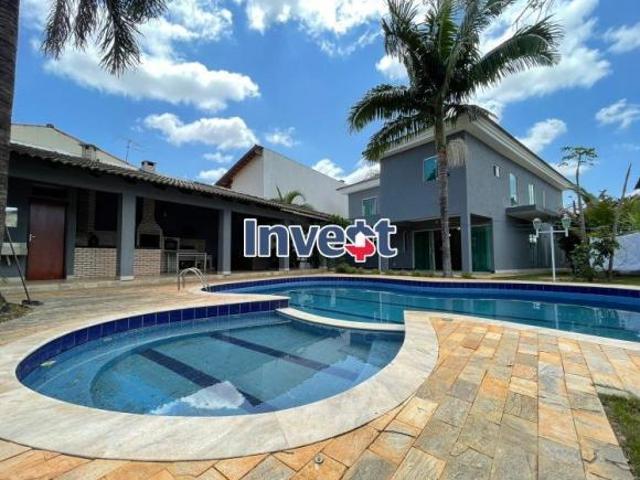 EXCLUSIVA! Casa Excelente, Dentro de Condomínio, 6 Quartos, Lazer Completo, Lote de 800m² na Rua 08