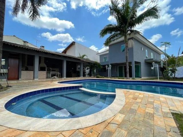 EXCLUSIVA! Casa Excelente, Dentro de Condomínio, 6 Quartos, Lazer Completo, Lote de 800m² na Rua 08