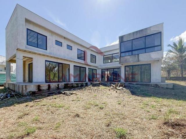 EXCLUSIVA! Casa moderna | 4 suítes | Vista para reserva | Aceita permuta e consórcio