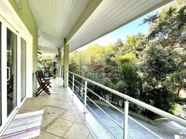 Exclusiva Propriedade com Vista Deslumbrante e Acabamento Impecável!