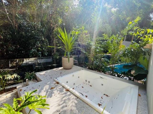 Exclusiva residência com 6 suítes, piscina aquecida e área gourmet