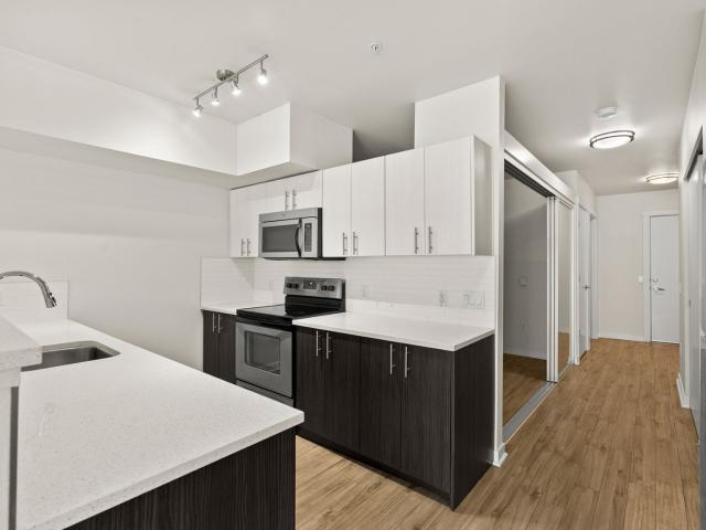 Exclusive Offer: 6 Weeks FREE Rent! Beautiful 1 Bedroom Apartment with In Unit Washer/Dryer, Pet Friendly Living, Garage Parking & City Convenience Tour now!