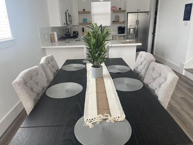 Exclusive Modern Rooms Near Medical Center & Downt