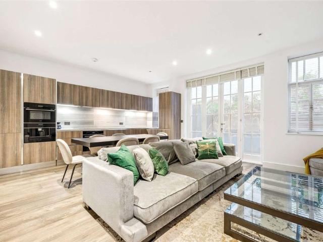 EXCLUSIVELY MANAGED BY SAVILLS. A stunning two bedroom apartment on Strathearn Place
