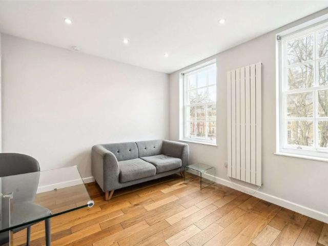 EXCLUSIVELY MANAGED BY SAVILLS. PET FRIENDLY. A contemporary one bedroom flat close to Paddington station and Hyde Park
