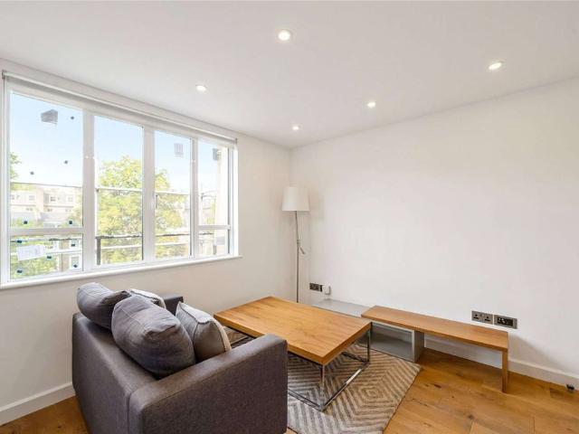 EXCLUSIVELY MANAGED BY SAVILLS. PET FRIENDLY. FURNISHED AND UNFURNISHED. AVAILABLE NOW. A contemporary one bedroom flat close to Paddington station and Hyde Park