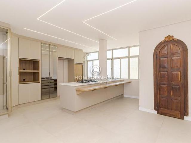 Apartamento Retrofit no Centro | 210m² | 3 Quartos | 2 Suítes | Sacada