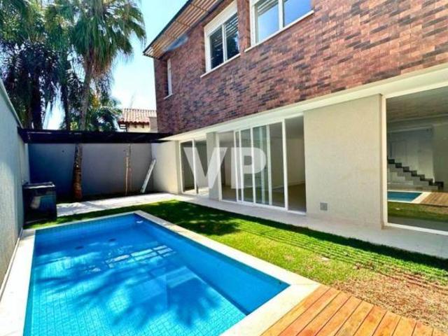 Exclusividade no Jardim dos Estados: Casa de Alto Padrão com 3 Suítes e Piscina