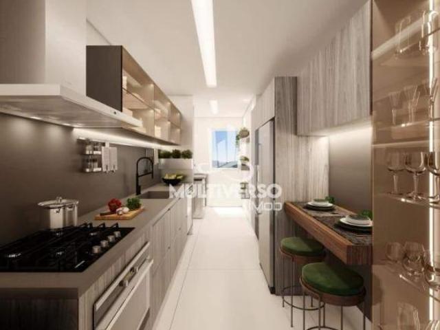 Exclusividade à Beira Mar: Apartamento Alto Padrão com Vista Total da Orla em Santos