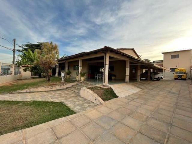 EXCLUSIVIDADE! Casa Espaçosa, 4 Suítes, Lazer, Lote de 806m² na Rua 12, Dentro Condomínio Vazado par