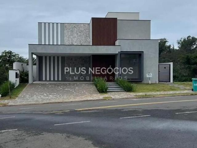 Exclusividade e Sofisticação: Casa de Condomínio com Piscina de Borda Infinita em Alphaville Nova Es