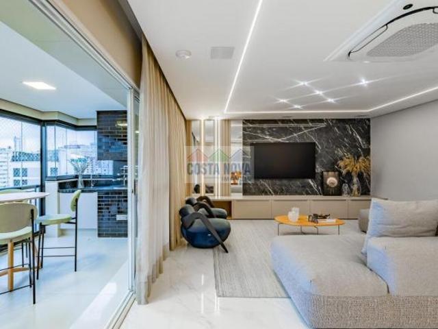 Exclusividade e Sofisticação Apartamento Mobiliado de 243m², 4 quartos no Coração de Santos!