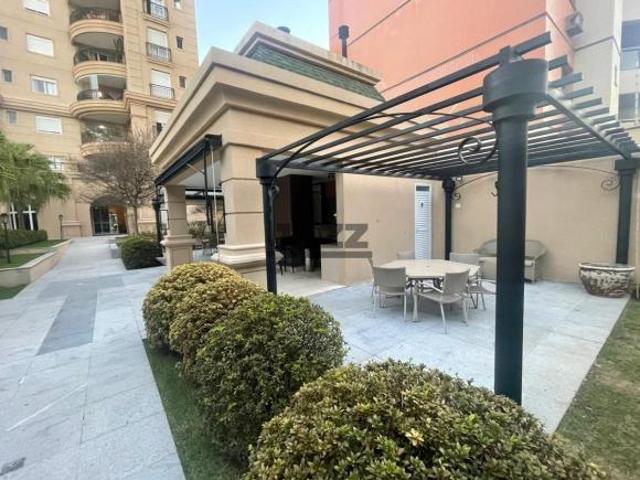 Exclusividade e Sofisticação no Coração do Cambuí: Cobertura Espaçosa com 403 m²