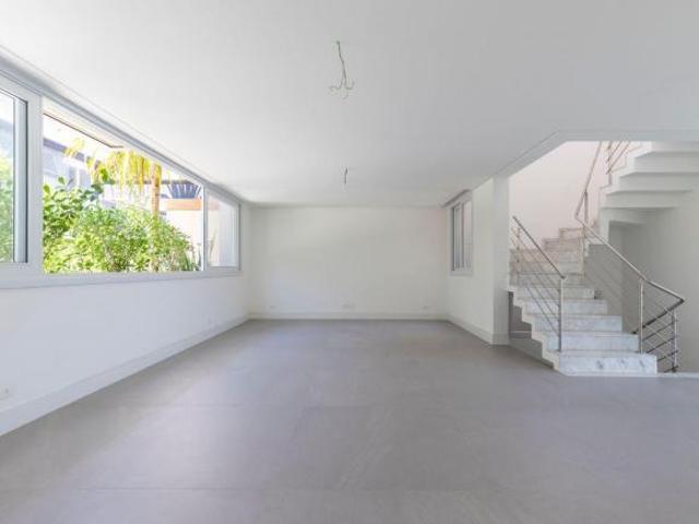 Exclusividade e Sofisticação no Vila Arese Casa de Alto Padrão Condominio Fechado Exclusivo