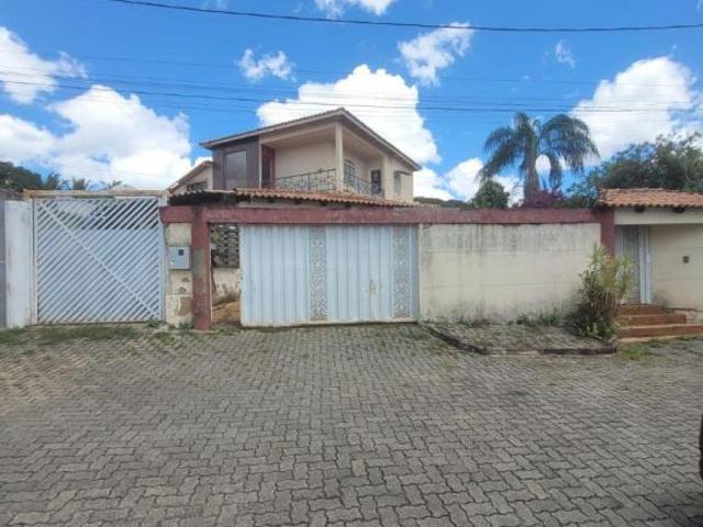 EXCLUSIVIDADE EM ARNIQUEIRAS, onde o espaço abraça sonhos e o verde se torna parte da vida