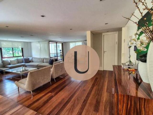 Exclusividade em Santa Cecília: 241m², 3 Suítes e Living com Janelões, 3 vagas ao lado de Higienópol