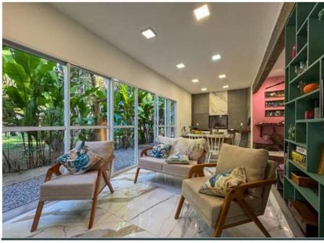 Exclusividade em Ubatumirim | Casa Contemporânea com Vista para a Mata e Som do Mar