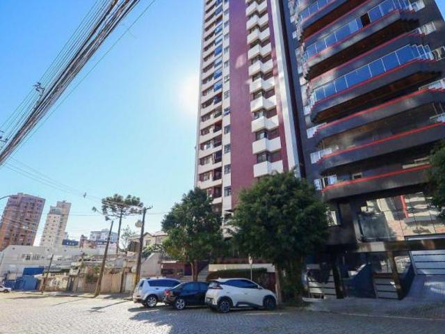 Exclusividade! Um apartamento super amplo, com uma vista incrível no melhor do Juvevê!