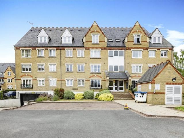Exeter Close, Hertfordshire WD24 2 bed flat to rent £1,550 pcm £358 pw