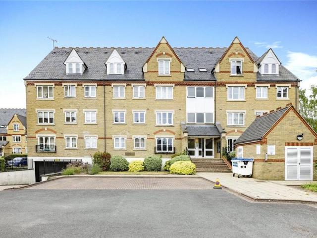 Exeter Close, Hertfordshire WD24 2 bed flat to rent £1,600 pcm £369 pw