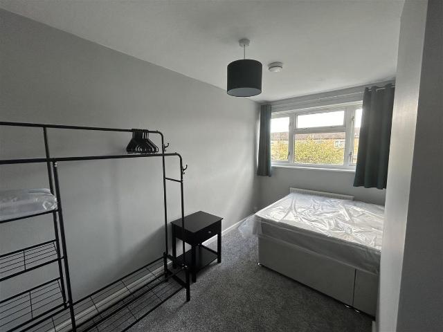 Exeter Close, Stevenage, Hertfordshire SG1, Room to rent, £625 pcm | PrimeLocation