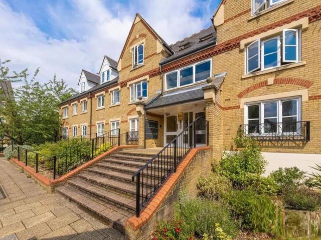 Exeter Close, Watford WD24, 2 bed flat to rent, £1,500 pcm | PrimeLocation