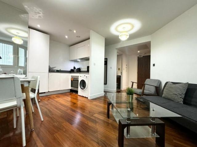 Executive 1 Bed + Study Room