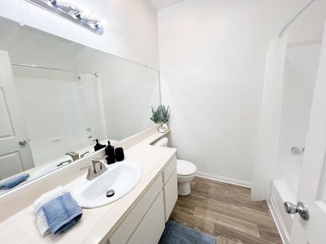 Executive House 2 Bedroom Apartment for Rent at 4706 Sepulveda Blvd, Los Angeles, CA 91403 Sherman Oaks