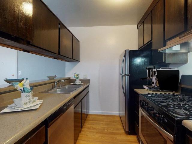 Executive House Apartments 1 Bedroom Apartment for Rent at 6650 Hayvenhurst Ave, Los Angeles, CA 91406 Lake Balboa