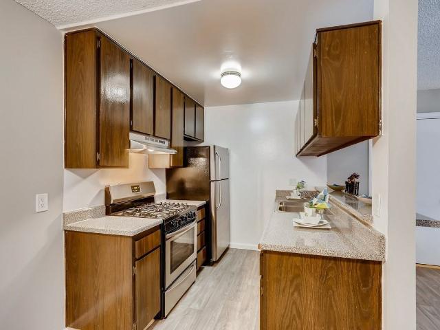 Executive House Apartments 1 Bedroom Apartment for Rent at 6650 Hayvenhurst Ave, Los Angeles, CA 91406 Lake Balboa