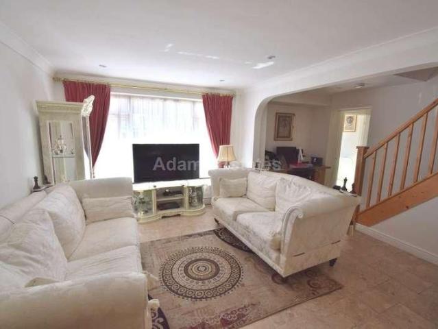 Executive Master Suite With Private Bathroom, Tv & Parking ? Premium Professional Home, RG1
