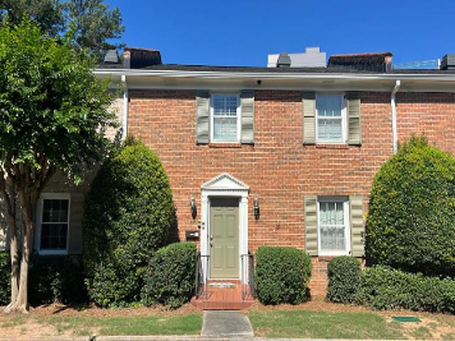 Executive Park Ln NE