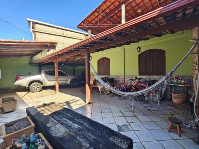 EXELENTE CASA EM Ã?TIMA LOCALIZAÃ?Ã?O NO BAIRRO TRÃ?S BARRAS EM CONTAGEM TENDO 220 DE AREA UTIL