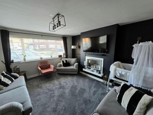 Exford Road, London SE12 4 bed semi detached house to rent £2,700 pcm £623 pw