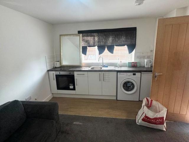 Exhall Close, Redditch B98, 1 bed flat to rent, £650 pcm | PrimeLocation