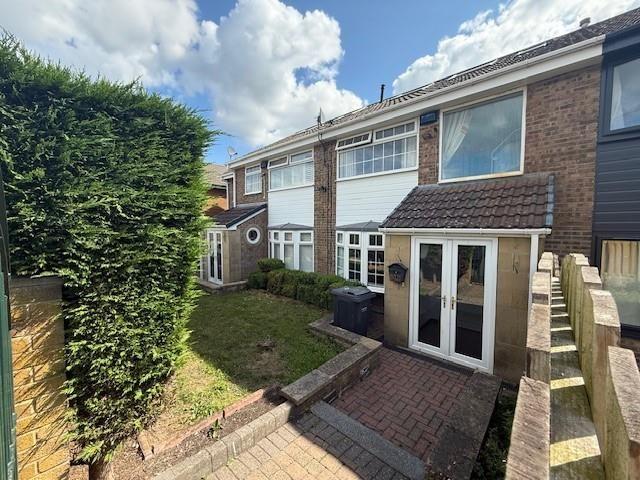 Exley Mount, Bradford BD7, 3 bed town house to rent, £1,000 pcm | PrimeLocation
