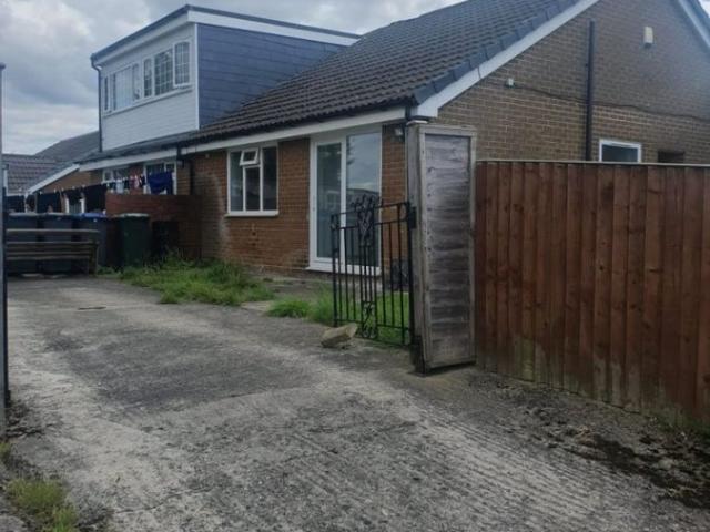 Exley Mount, Bradford BD7, 2 bed bungalow to rent, £860 pcm | PrimeLocation