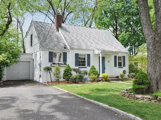 Expansive Colonial