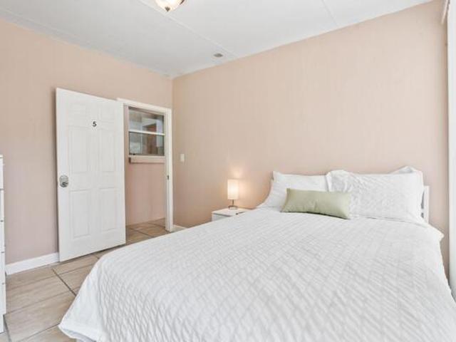 Experience Modern Affordable CoLiving Newly Renovated Home in Jacksonville Top Rated Host | Private, Safe, & Furnished Rooms All Utilities High Speed Wi Fi Monthly Cleanings 5 Mins to Transit & Publix | Move In Ready