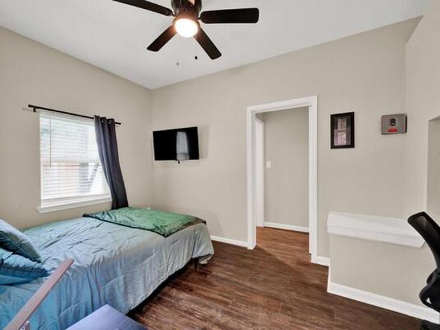 Experience Modern CoLiving in SE Houston | Private Rooms in Renovated Home | Ideal for Professionals | All Utilities + High Speed Wi Fi | Vetted PadMates | Move In Ready