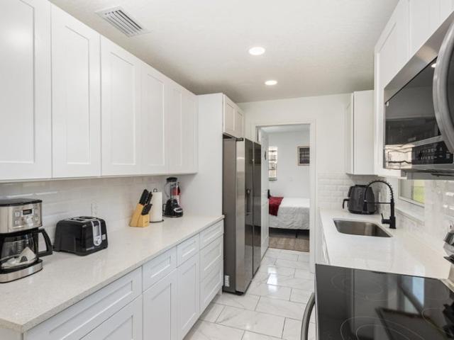 Experience Modern CoLiving near Universal, Kirkma