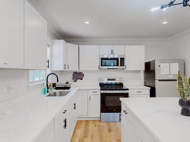 Experience Modern CoLiving Private Furnished Roo