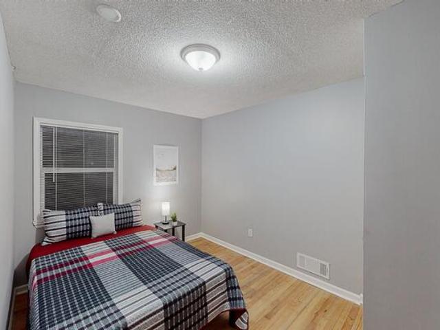 Experience all the Benefits and Value of CoLiving in our Renovated Forest Park Home Top‑Rated Host • Private | Safe & Secure Fully Furnished Rooms • 1 Gbps High Speed Wi‑Fi • Near Public Transit • Clean Riverdale Retreat