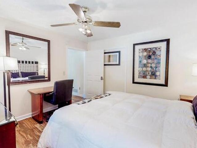 Experience an Exclusive Riverdale PadSplit – Exceptional Top Rated Host High Speed 500 MegaByte Wi Fi! Secure & Stylish Large Bedrooms – Exceptional Host Service & All Utilities including Washer & Dryer on site! Last Room Available!