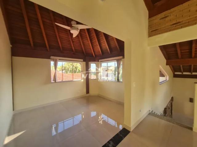Expetacular sobrado no Aruã