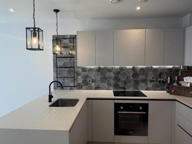 Exploration Way, Slough SL1 2 bed flat to rent £1,700 pcm £392 pw