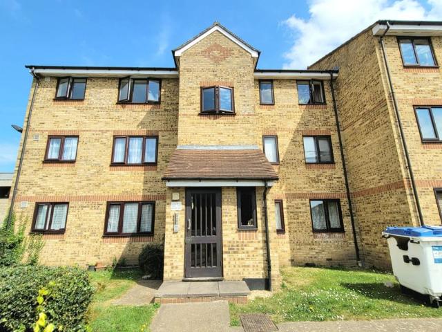 Explorer Drive, Watford WD18, 1 bed flat to rent, £1,200 pcm | PrimeLocation