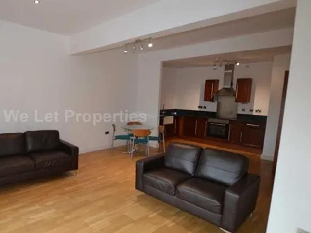 Express Networks 3, 6 Oldham Road, Manchester, M4 5DB, United Kingdom | 3 bed apartment for rent #139403401 | Rentberry