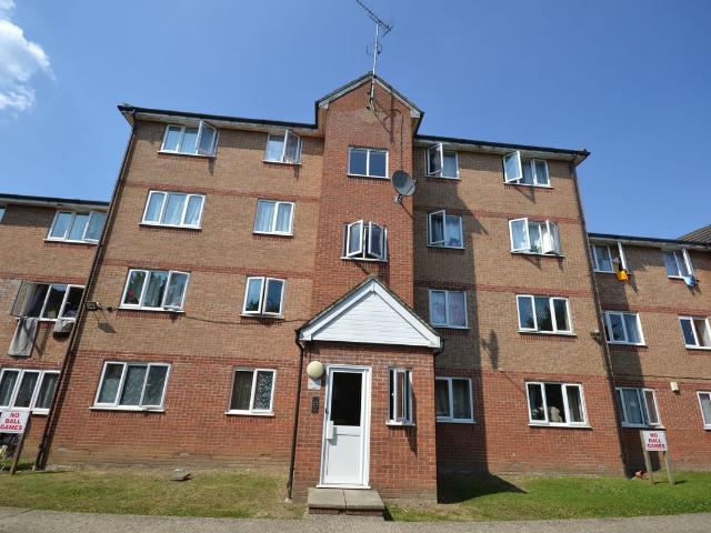 Express Drive, Ilford IG3, 1 bed flat to rent, £1,375 pcm | PrimeLocation